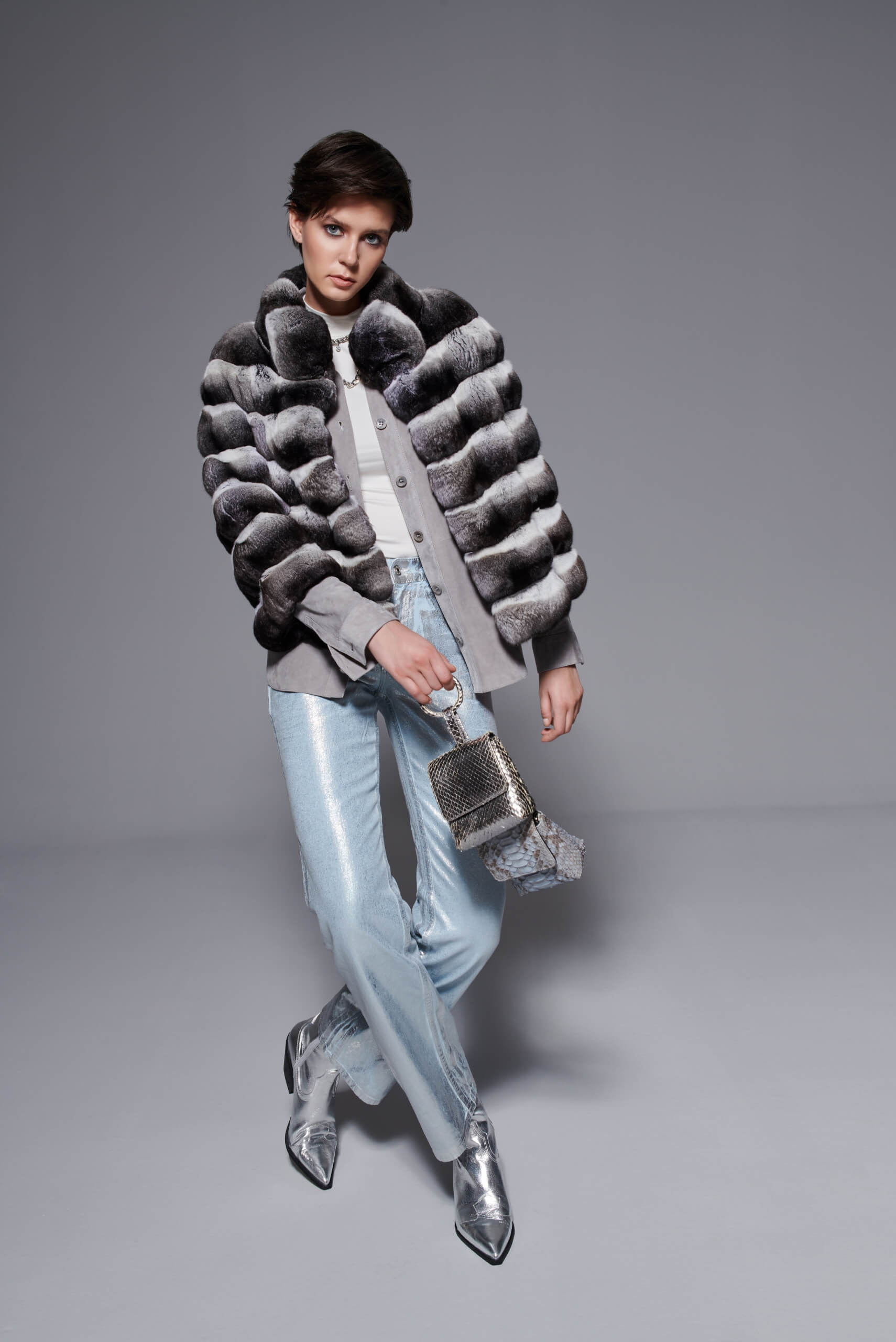 How to Identify Real Fur vs Faux Fur: A Complete Buying Guide